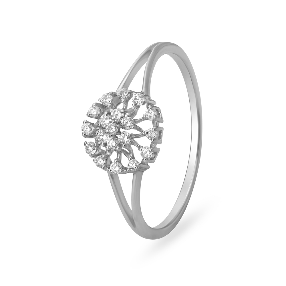 Endearing 18 Karat White Gold And Diamond Studded Encrust Finger Ring