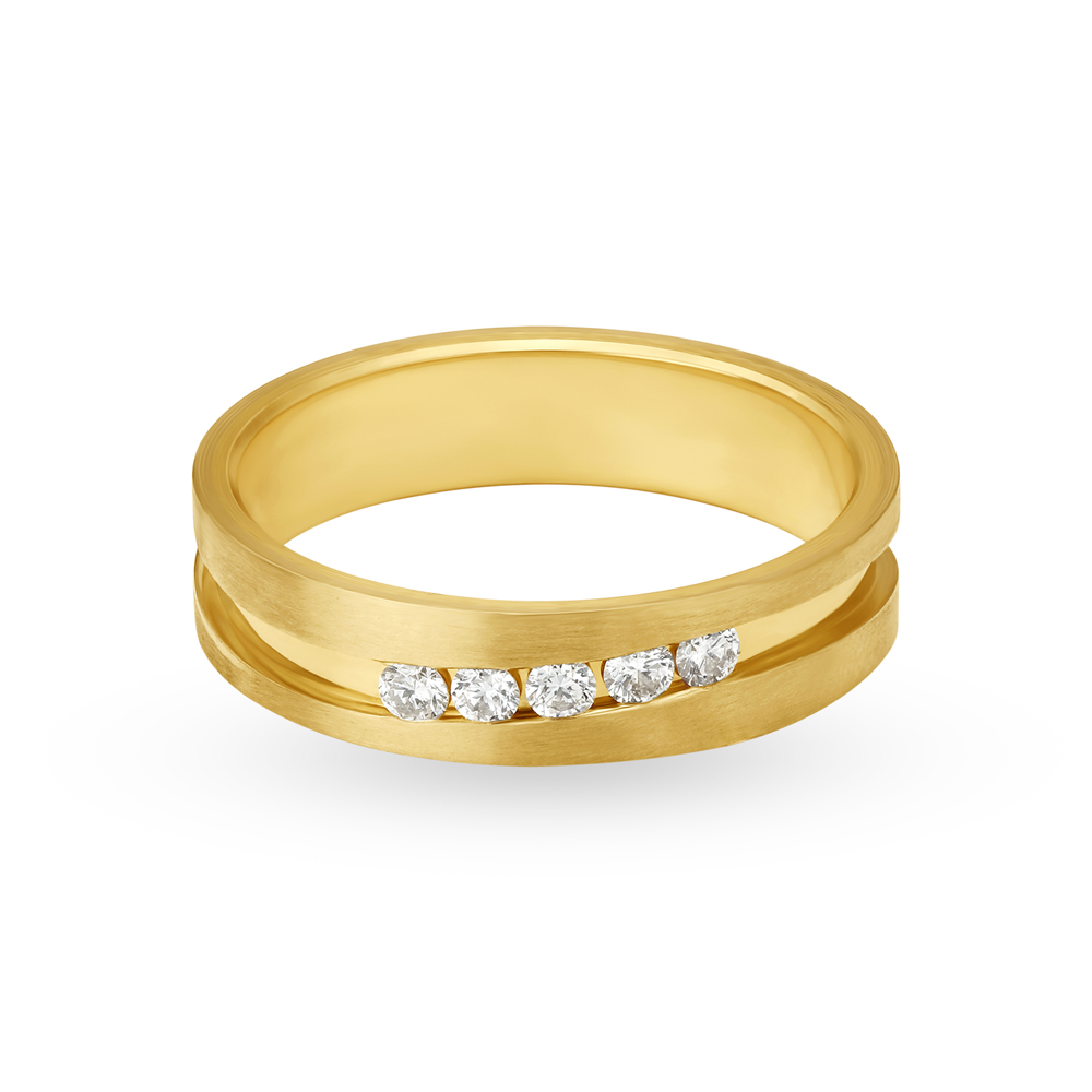 Subtle Gold and Diamond Finger Ring