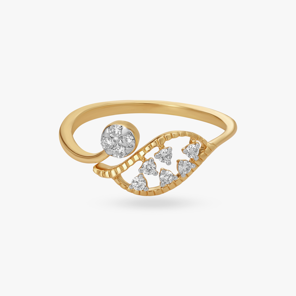 Golden Luminary Diamond Finger Ring