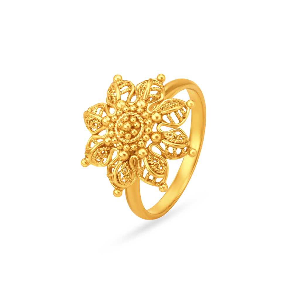 Classy Filigree Gold Finger Ring