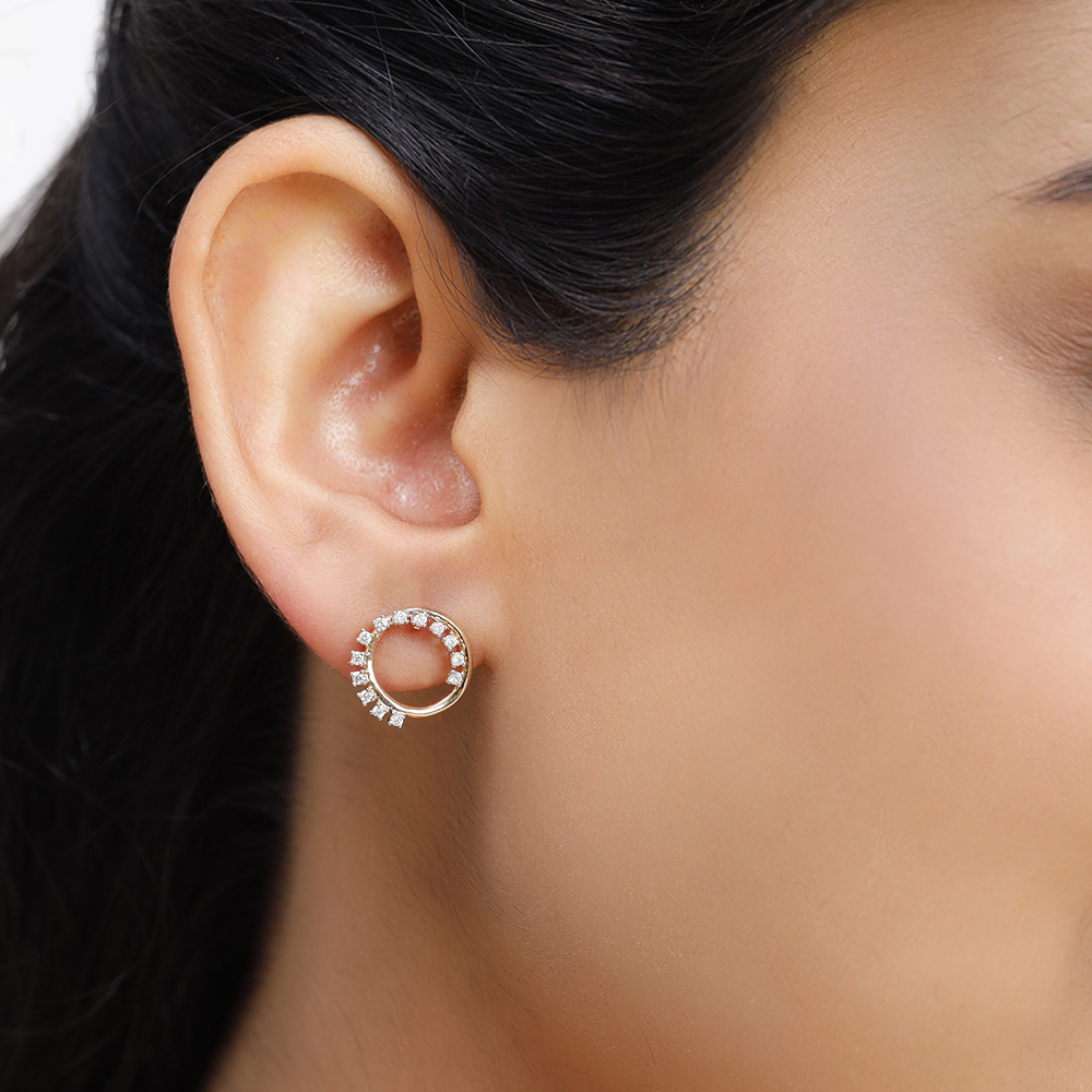 14KT Yellow Gold Shimmering Diamond Stud Earring