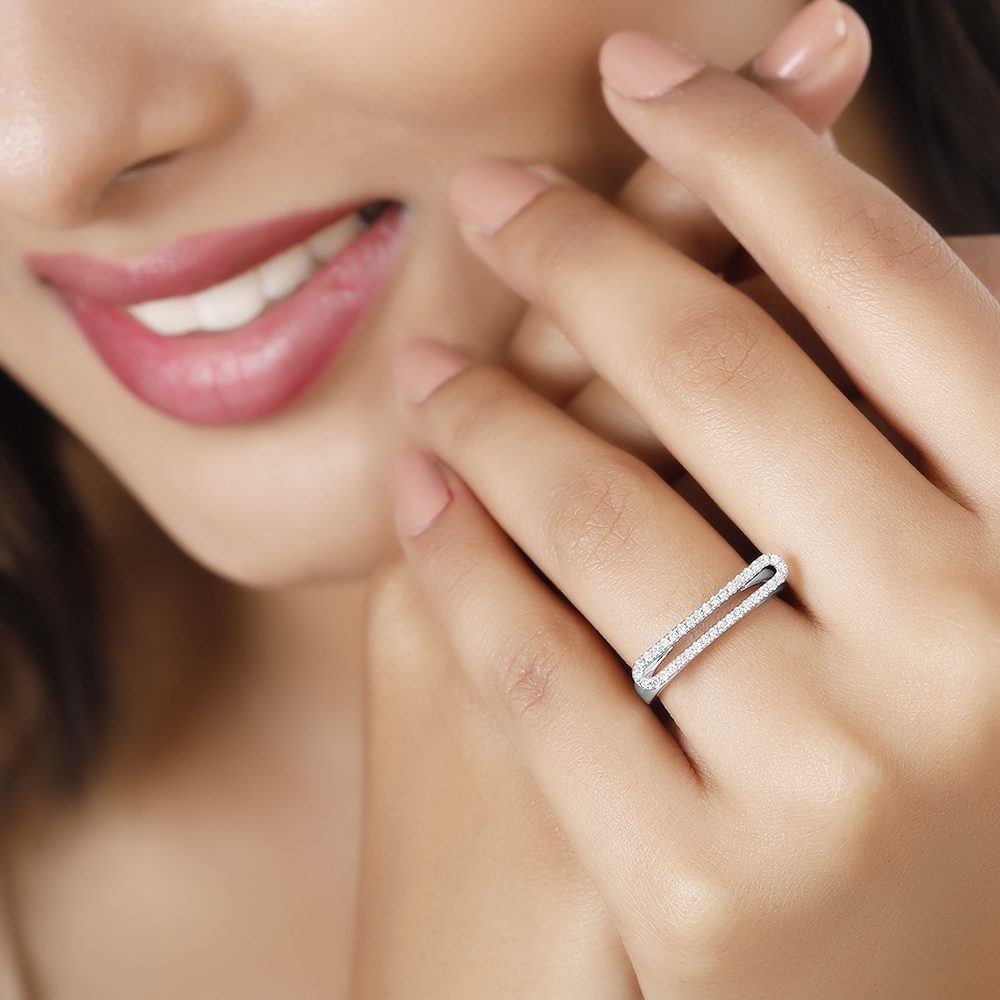 18KT Alluring White Gold Diamond Ring