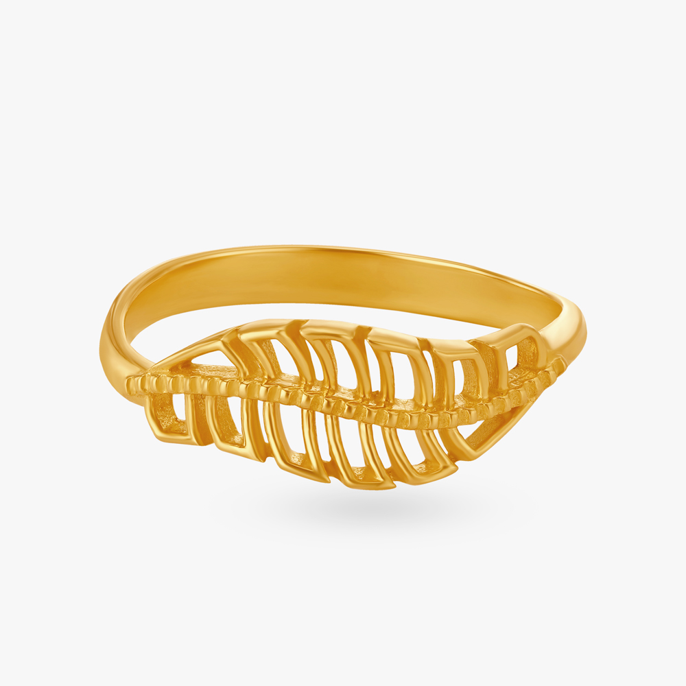 Gleaming Leaf Ring