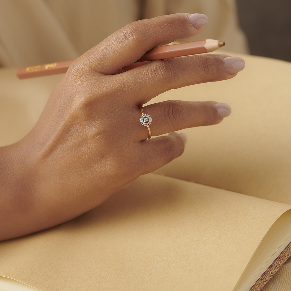 Contemporary Pointer Diamond Ring