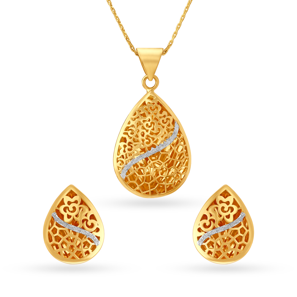 Remarkable Gold Pendant and Earrings Set