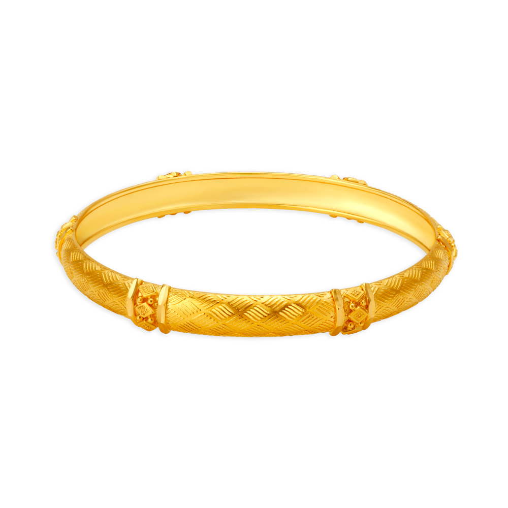Alluring Yellow Gold Bangle Set