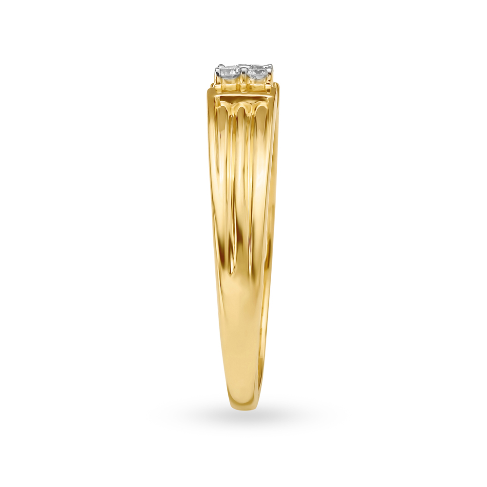 Sublime 18 Karat Yellow Gold And Diamond Finger Ring