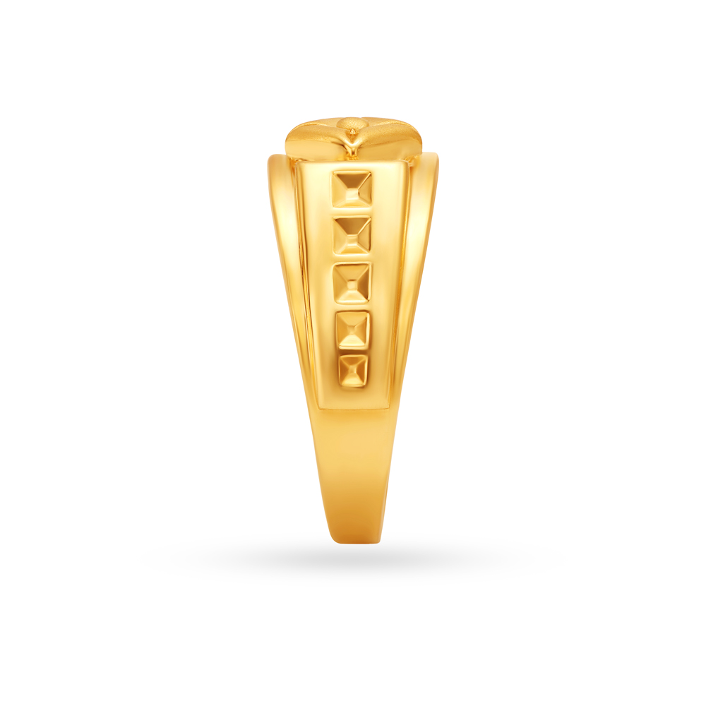 Rhombic Carved Gold Finger Ring For Men