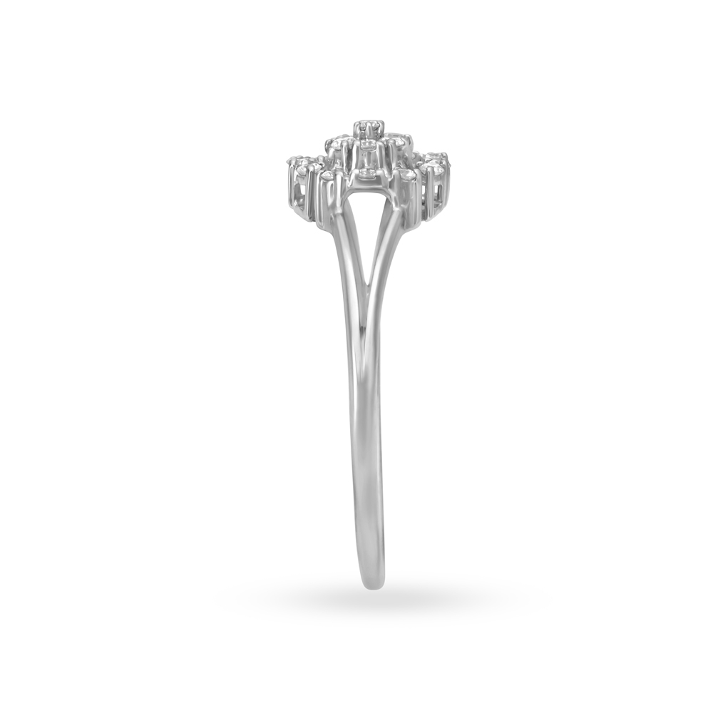 Endearing 18 Karat White Gold And Diamond Studded Encrust Finger Ring
