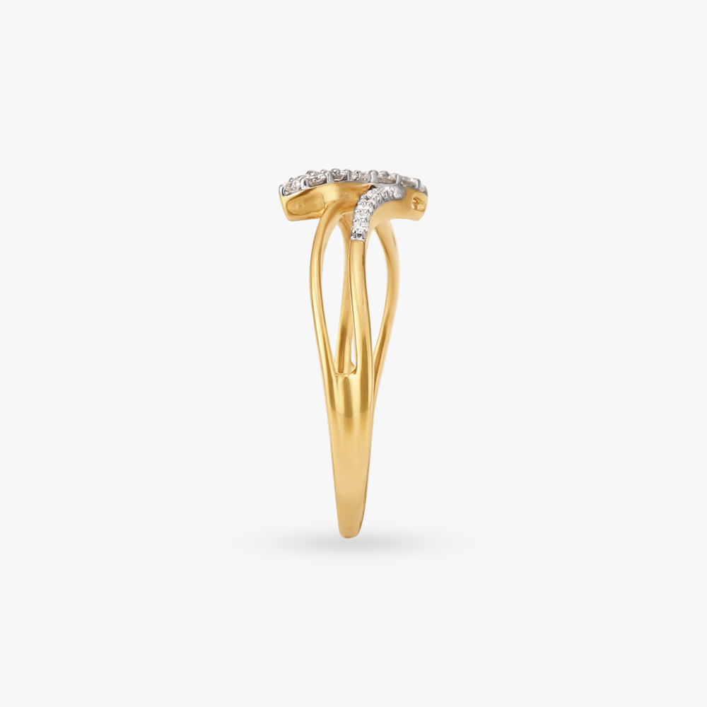 Leaf Patterned Diamond Finger Ring