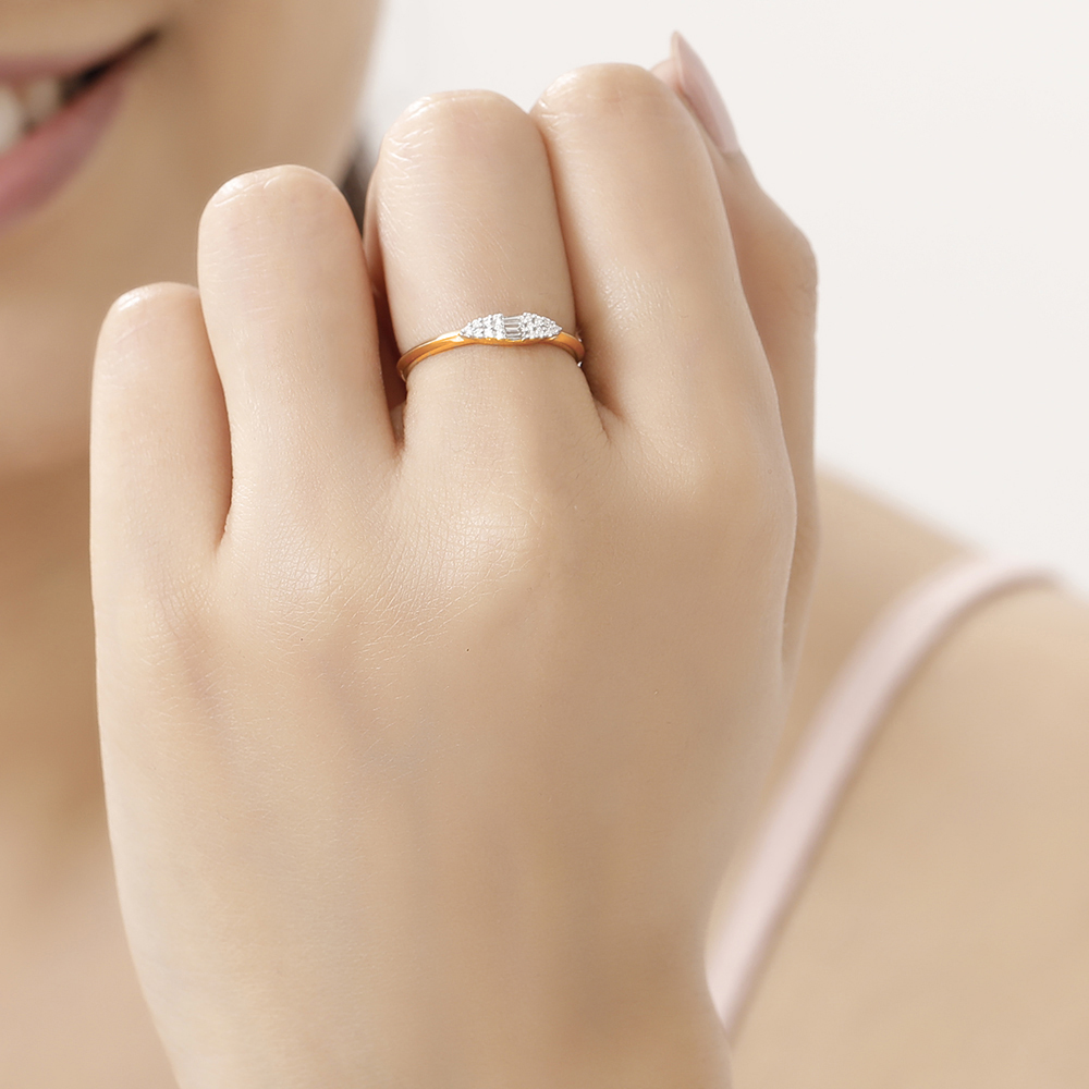 18KT Yellow Gold Captivating Diamond Ring