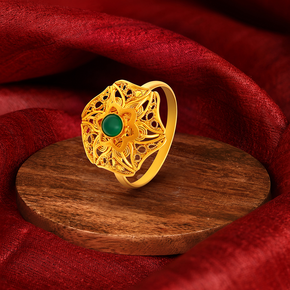 Scintillating Floral Ring with Gemstones