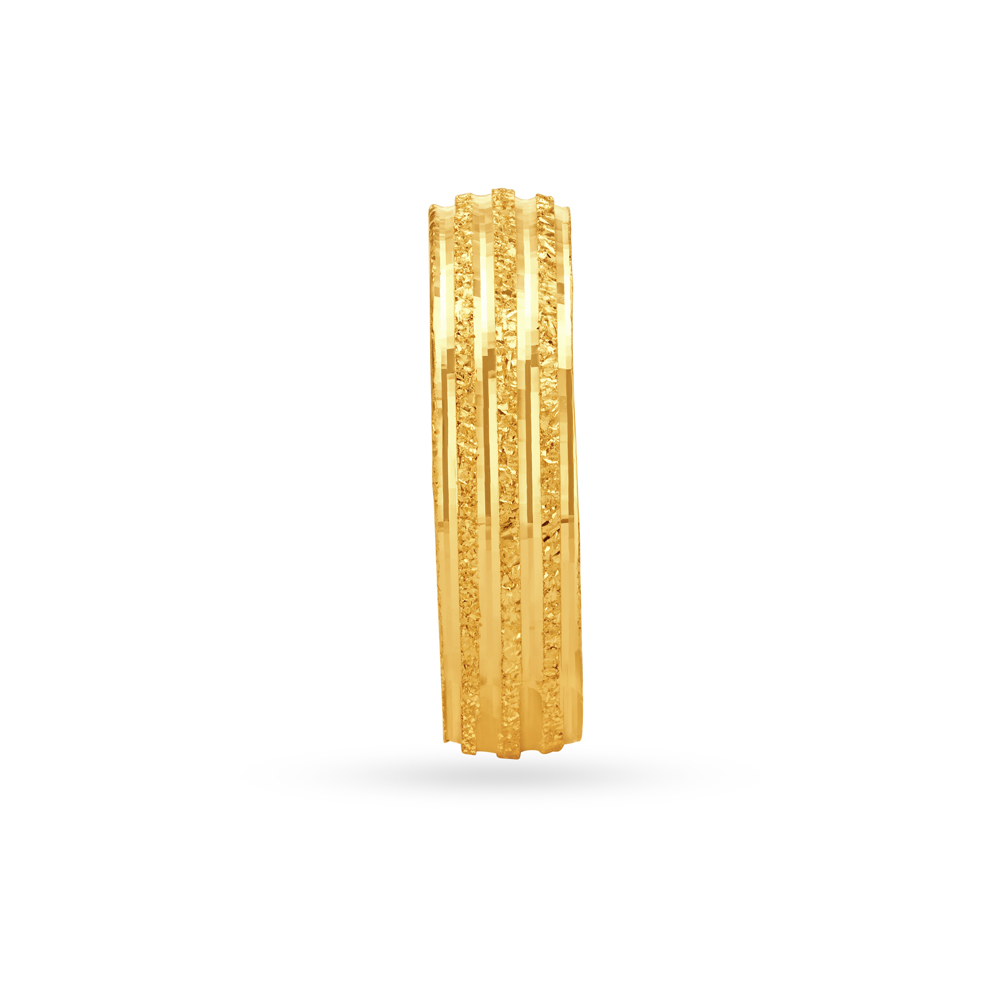 Sleek Gold Finger Band