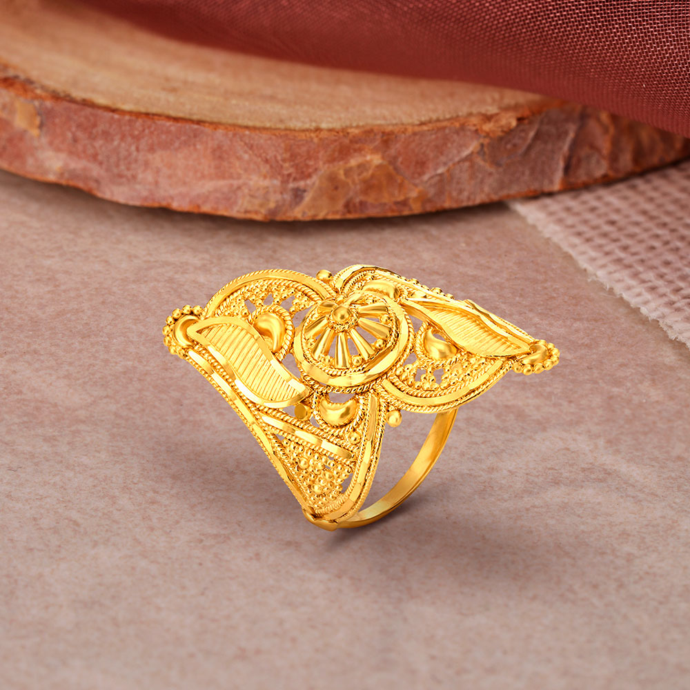 Splendid 22 Karat Yellow Gold Decorative Traditional Finger Ring