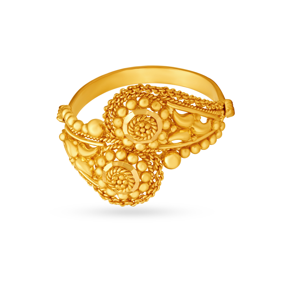 Grand Traditional Gold Ring