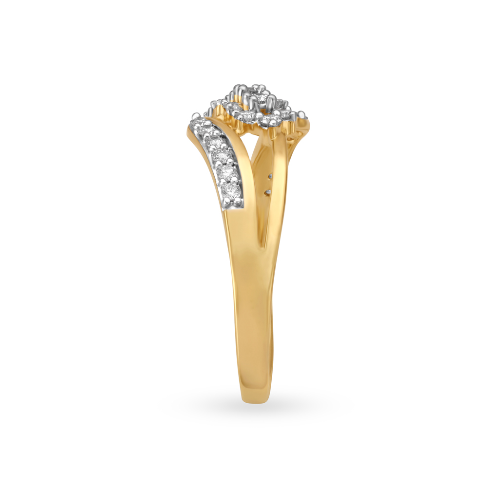 Charming Gold Finger Ring with Diamonds